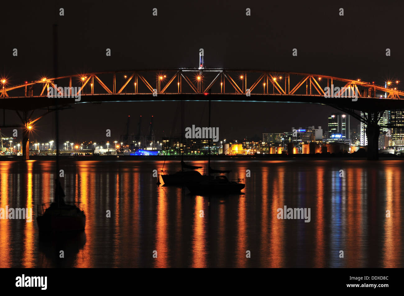 Auckland night bridge hi-res stock photography and images - Alamy