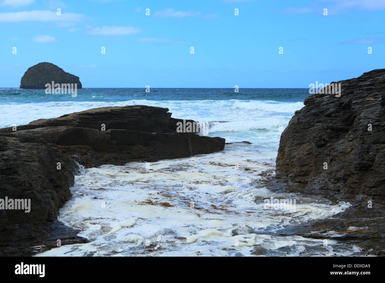 Trebarwith Strand, late summer high tide with Gull rock, North Cornwall ...