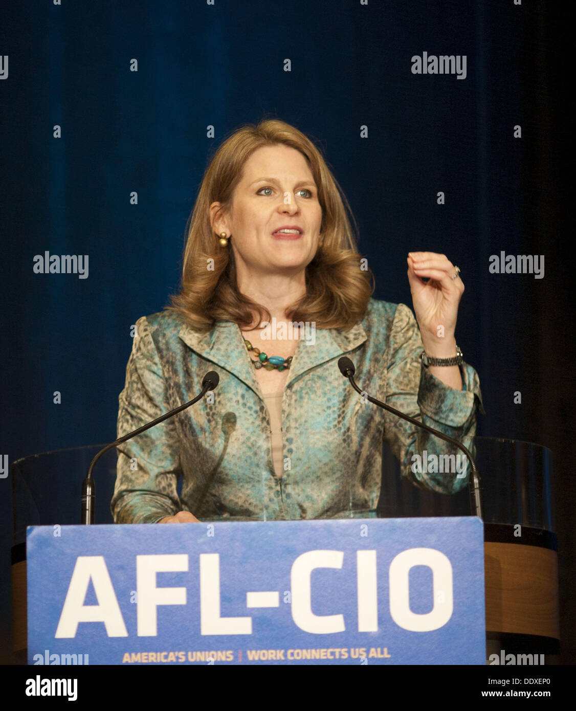 Los Angeles, CALIFORNIA, USA. 8th Sep, 2013. Elizabeth Shuler ...