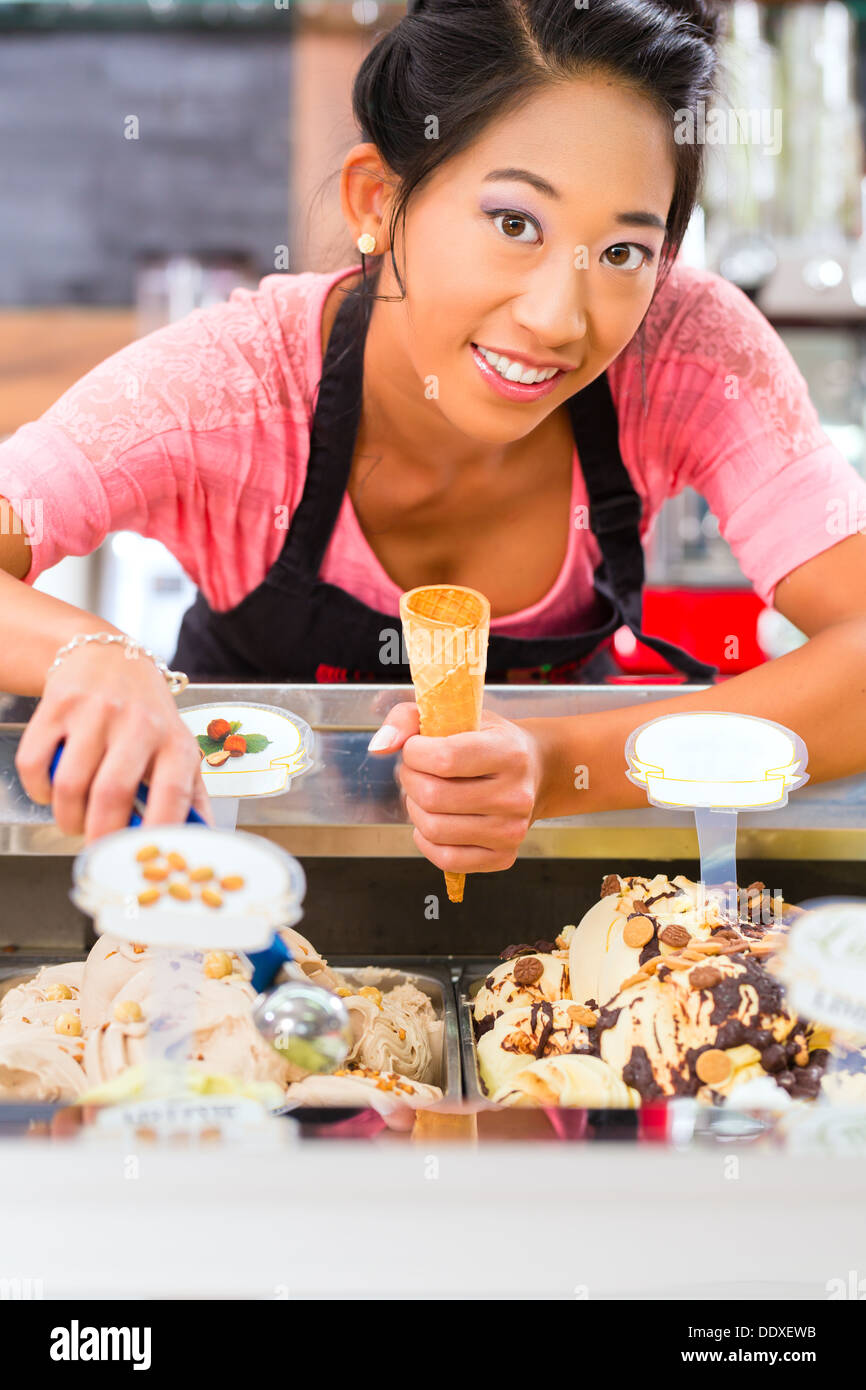 Ice cream parlor hi-res stock photography and images - Alamy