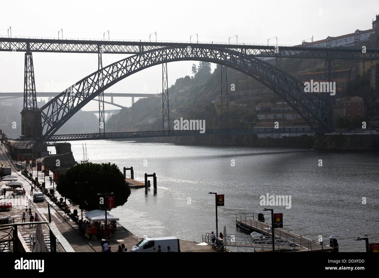 Dom Luís Bridge (Luís I (or Luiz I) Bridge) over Douro river, misty ...
