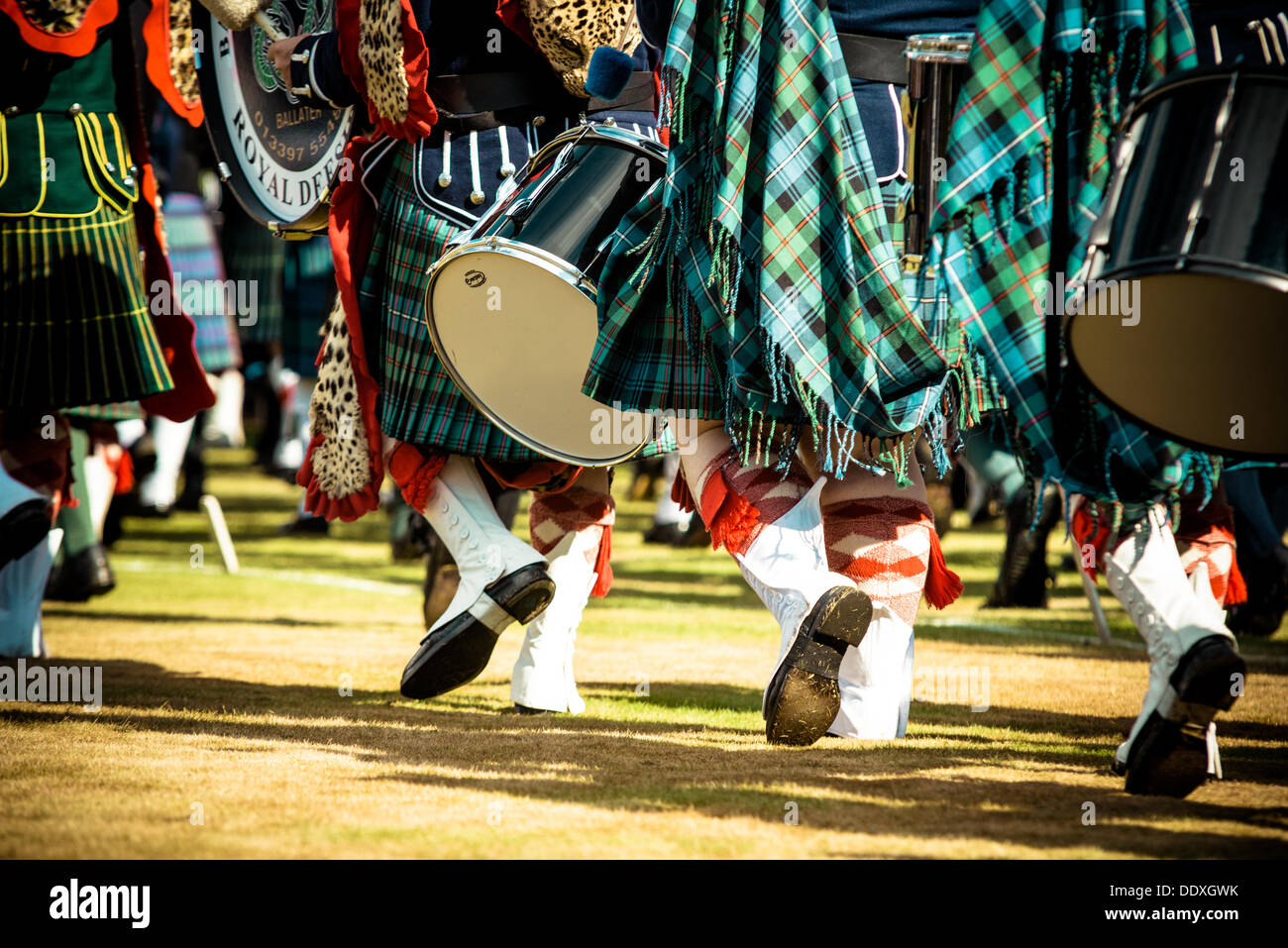 Marching highland pipe band braemar hi-res stock photography and images ...