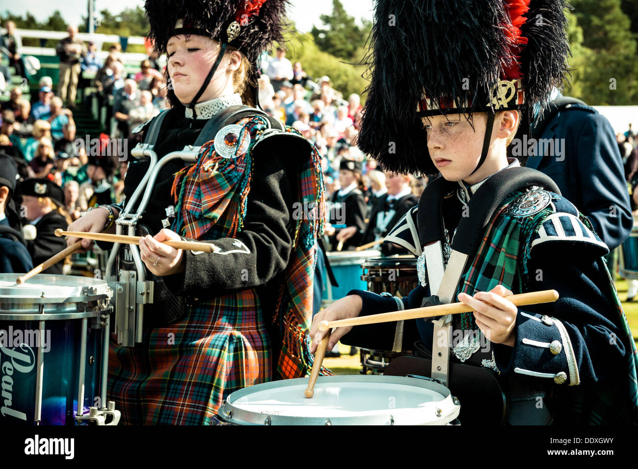 Marching highland pipe band braemar hi-res stock photography and images ...