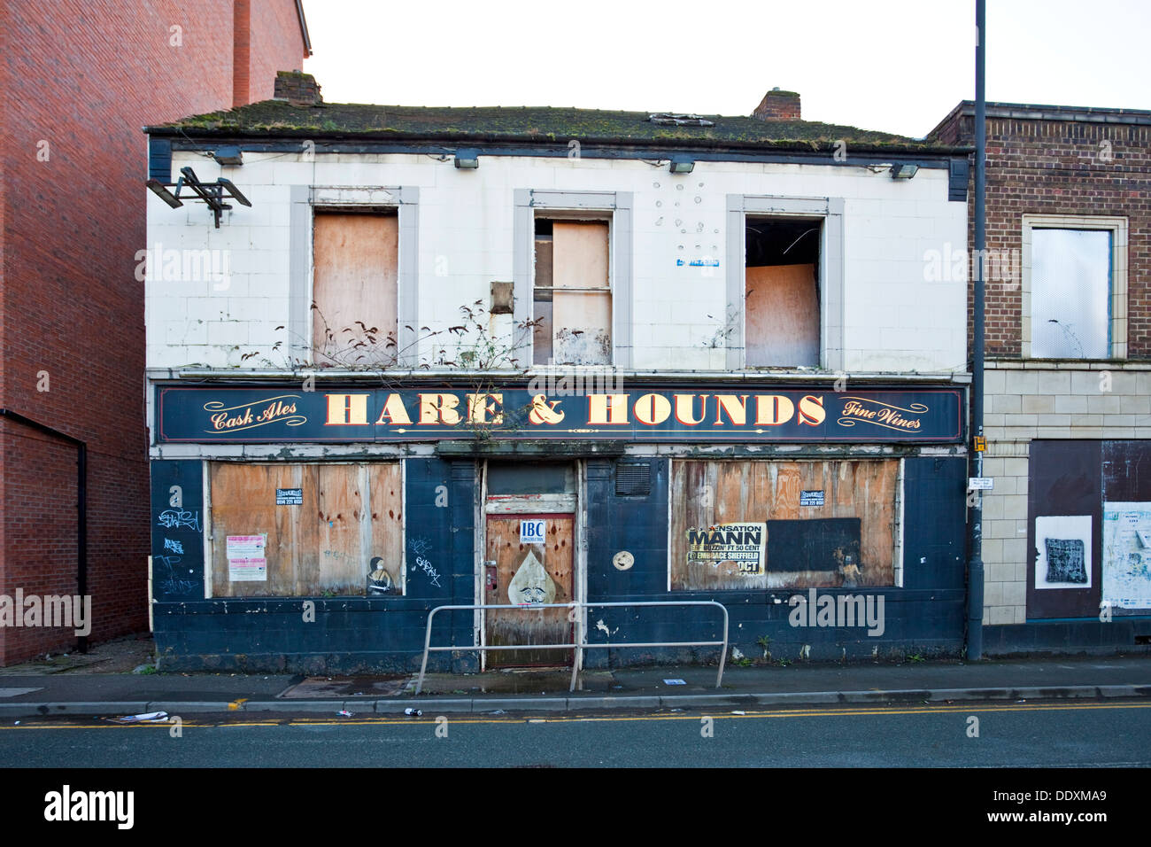 Closed down pub hi-res stock photography and images - Alamy