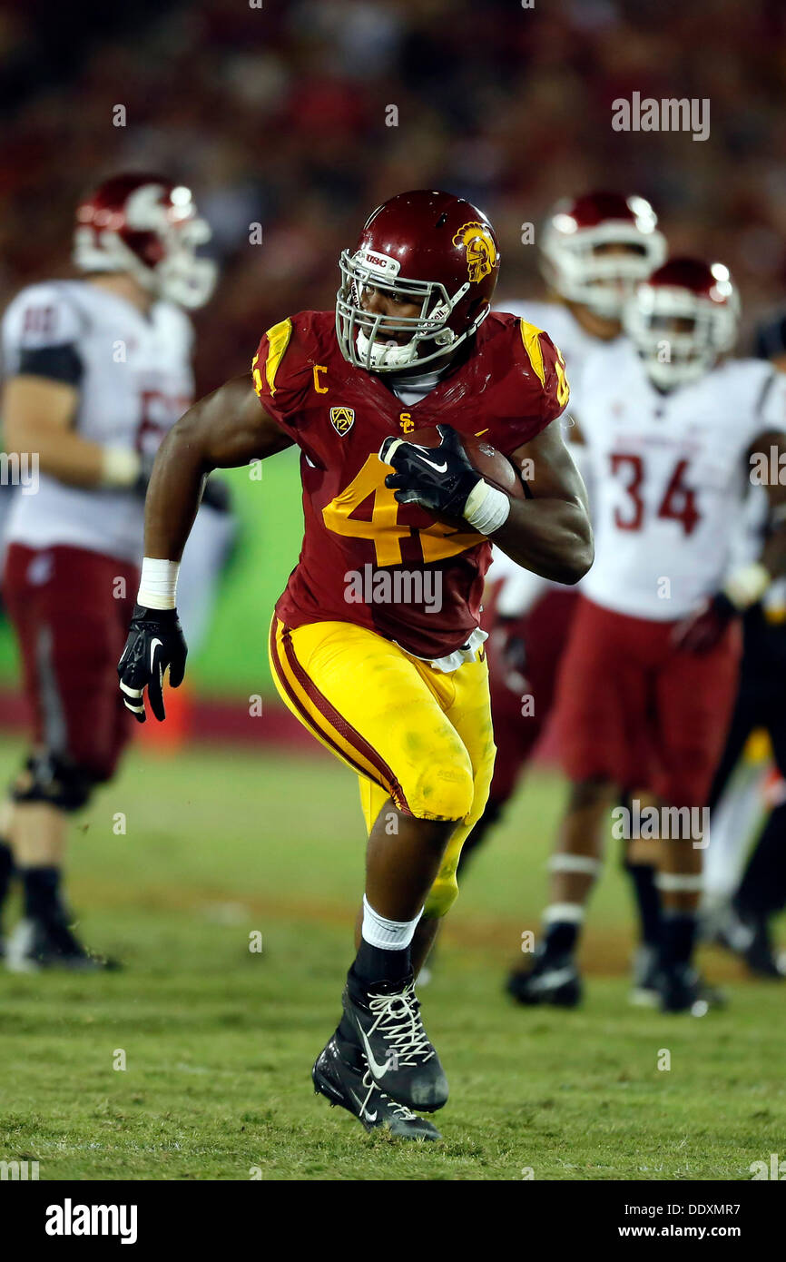 Linebacker devon kennard hi-res stock photography and images - Alamy