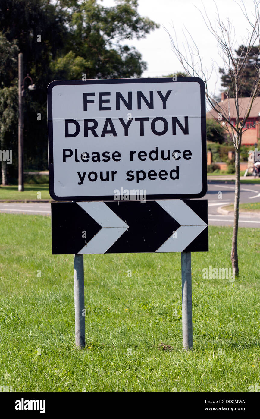 Village name sign hi-res stock photography and images - Alamy