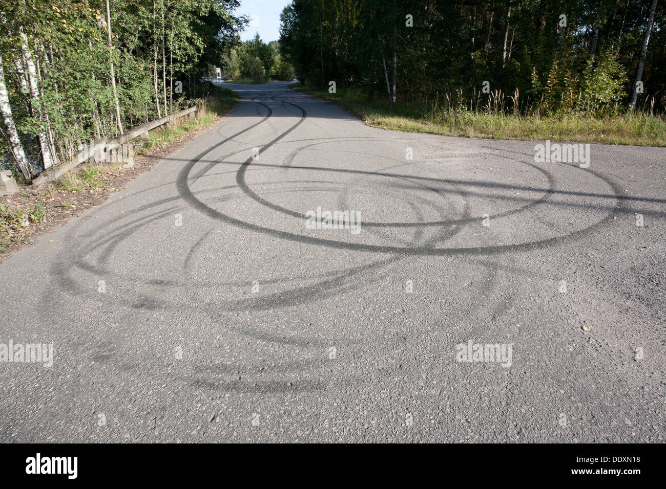 Skid marks road hi-res stock photography and images - Alamy
