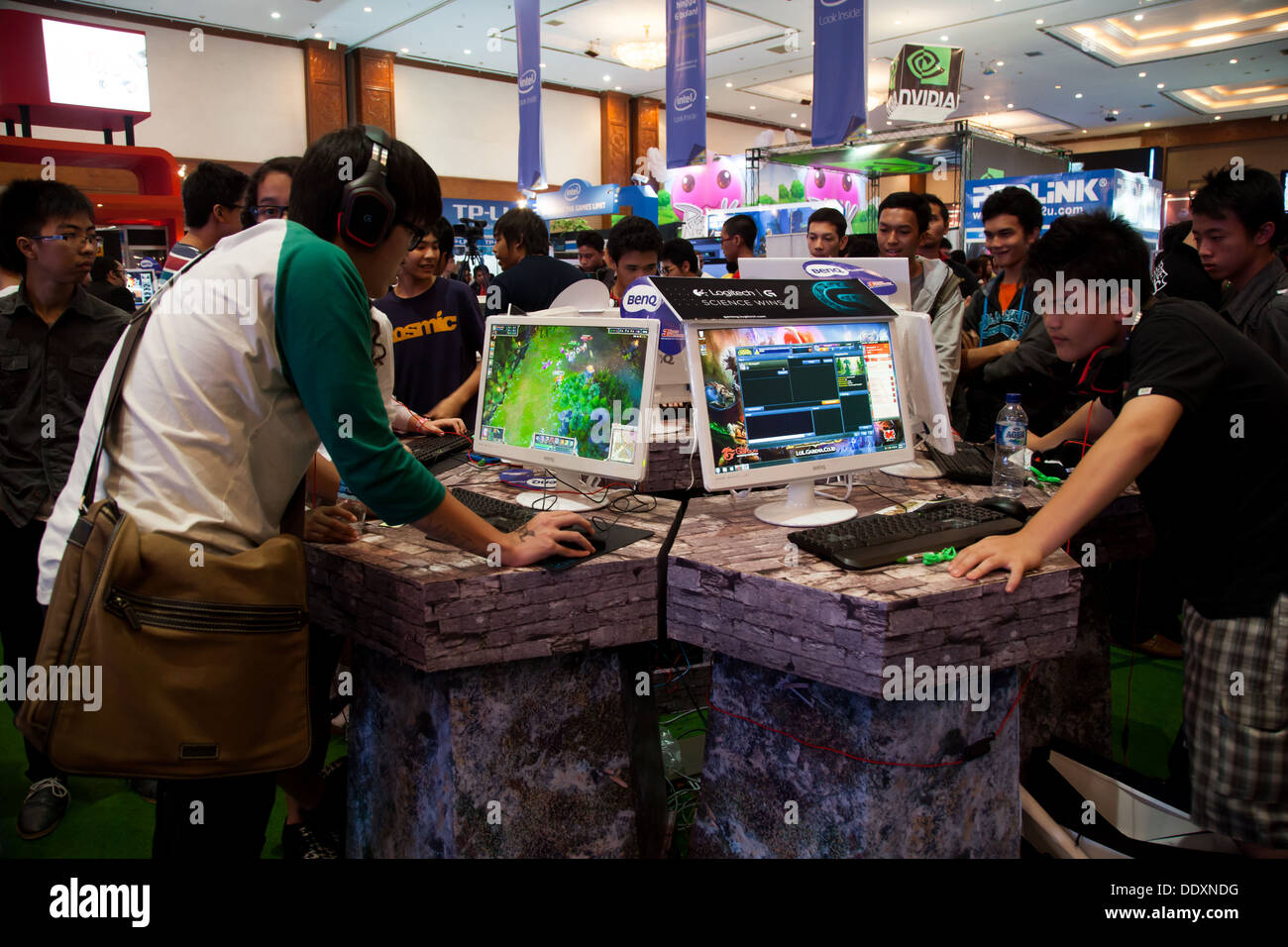 Jakarta, Indonesia, 8th September 2013: Several visitors playing video ...