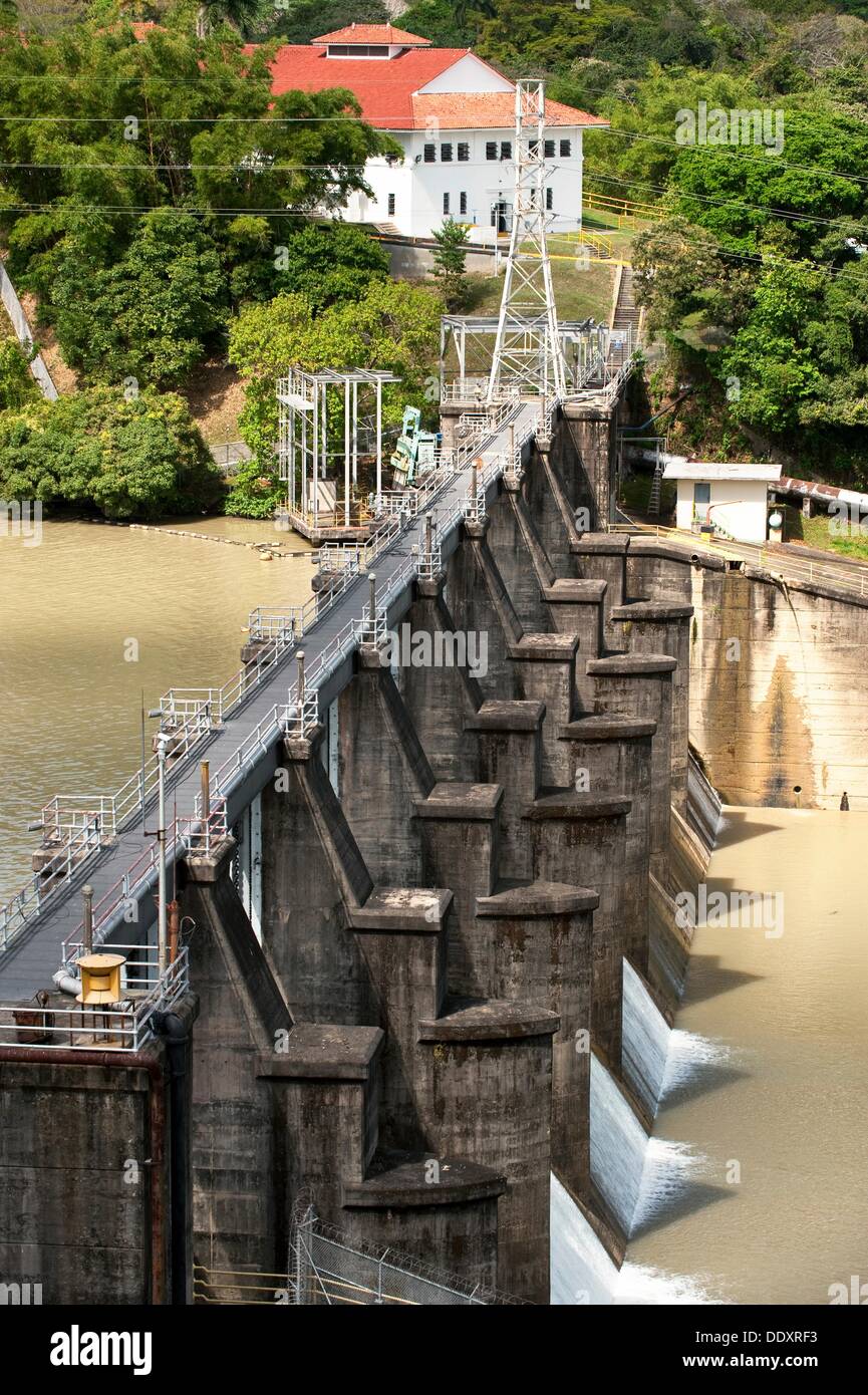 Panama canal construction color hi-res stock photography and images - Alamy