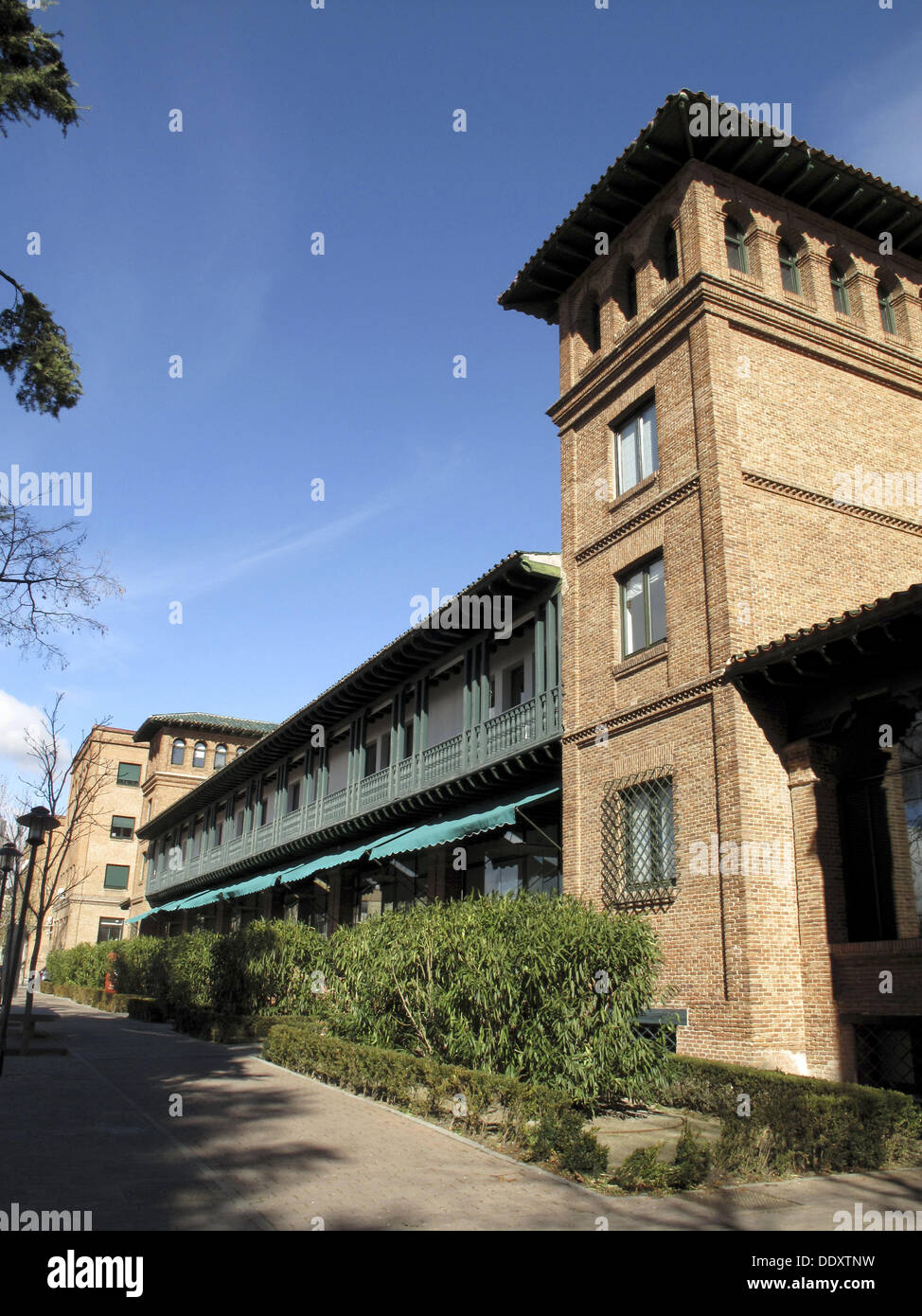 Residencia vertical hi-res stock photography and images - Alamy