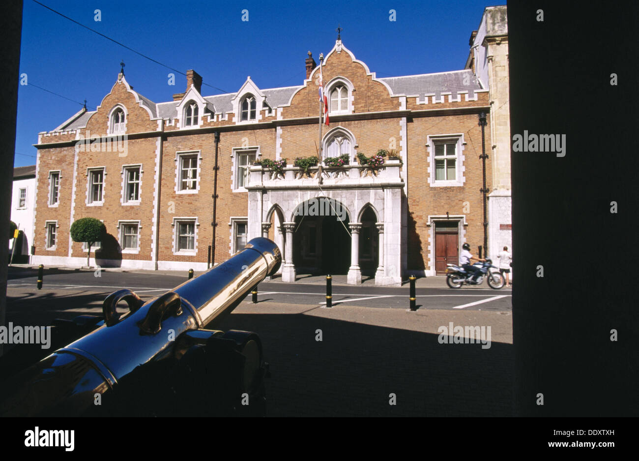 Gibraltar official flag hi-res stock photography and images - Alamy