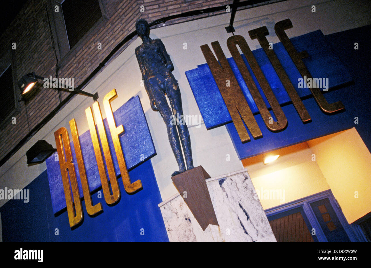 Blue note bar hi-res stock photography and images - Alamy