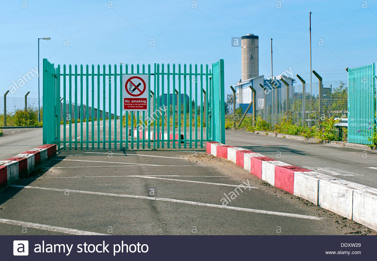 Green Metal Gates High Resolution Stock Photography and Images - Alamy