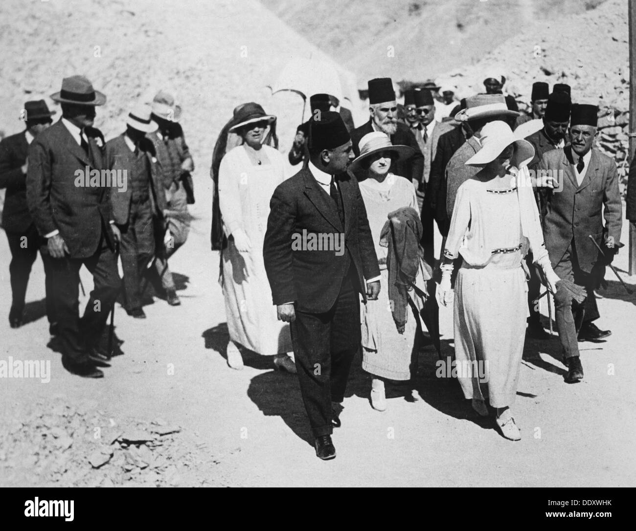Tomb of tutankhamun harry burton High Resolution Stock Photography and ...