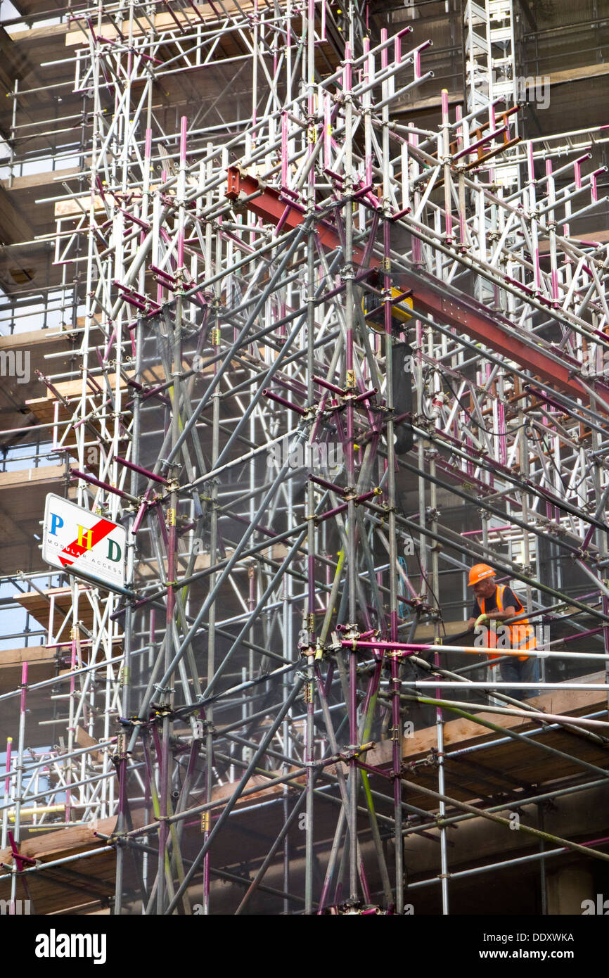 workman large scaffolding building Stock Photo - Alamy