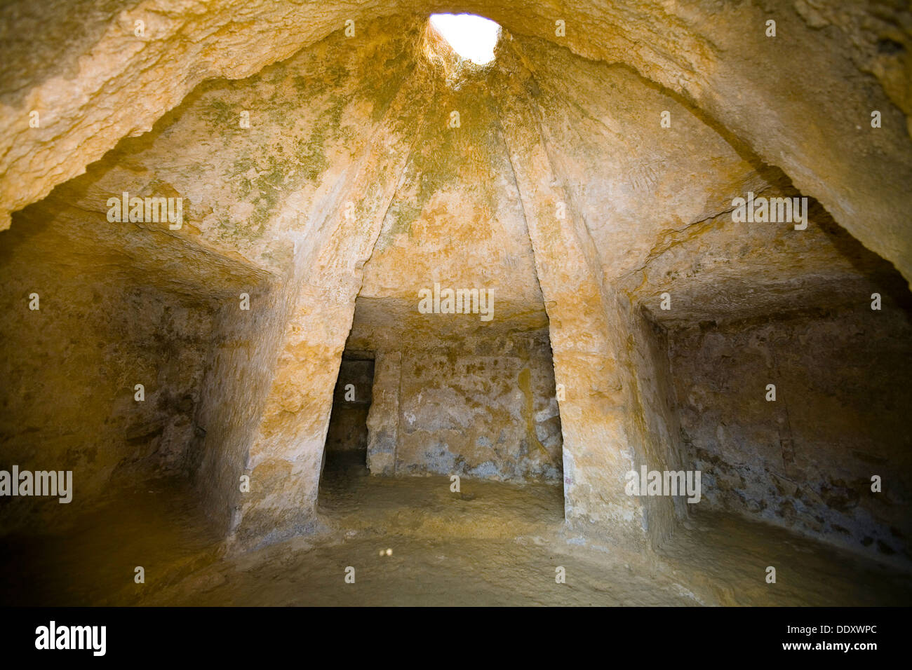 Vaulted chamber hi-res stock photography and images - Alamy
