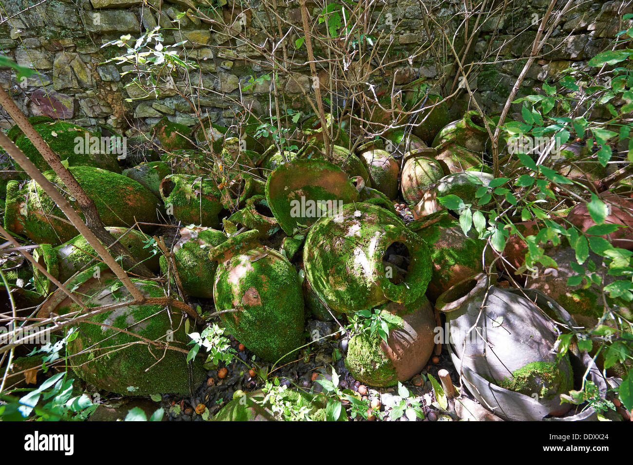 Amphorae hi-res stock photography and images - Alamy