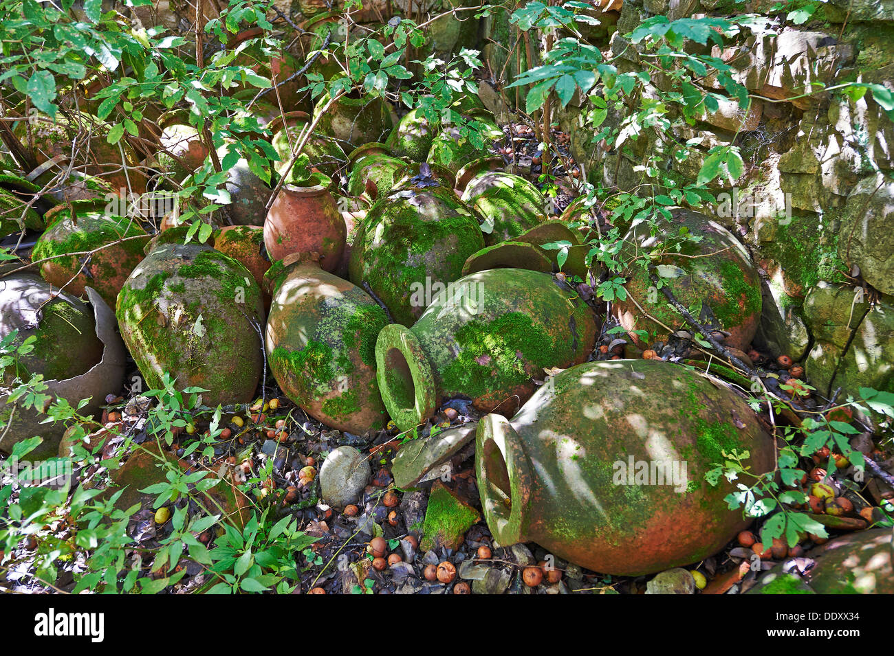 Amphorae hi-res stock photography and images - Alamy