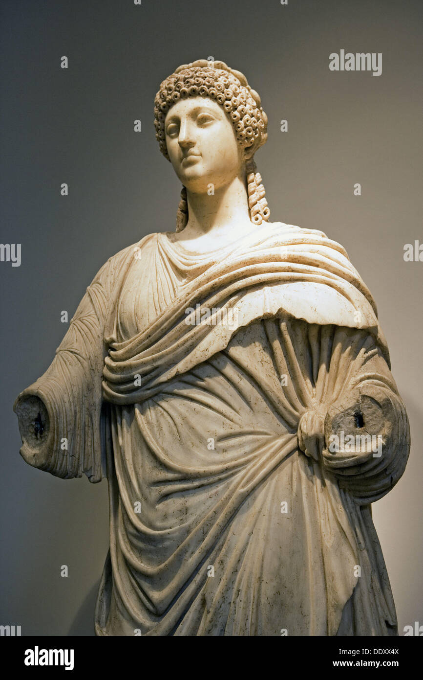 Statue ancient olympic hi-res stock photography and images - Alamy