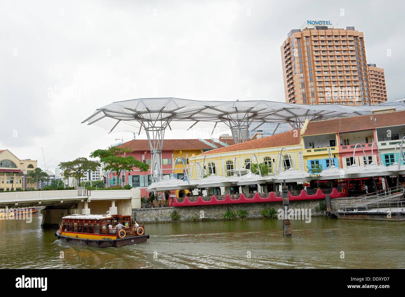 Bumboat singapore river hi-res stock photography and images - Alamy