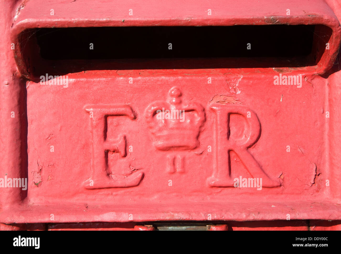 Royal mail post box hi-res stock photography and images - Alamy