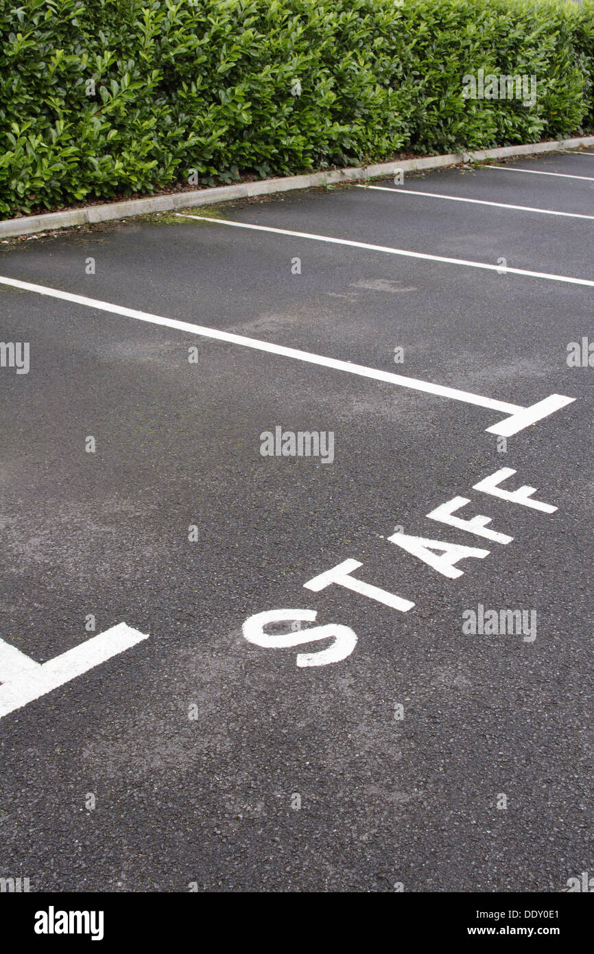 Outdoor staff parking sign hi-res stock photography and images - Alamy