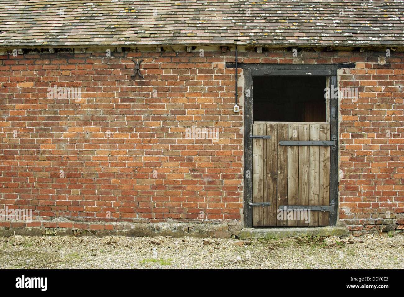 Rustic barn door hi-res stock photography and images - Alamy