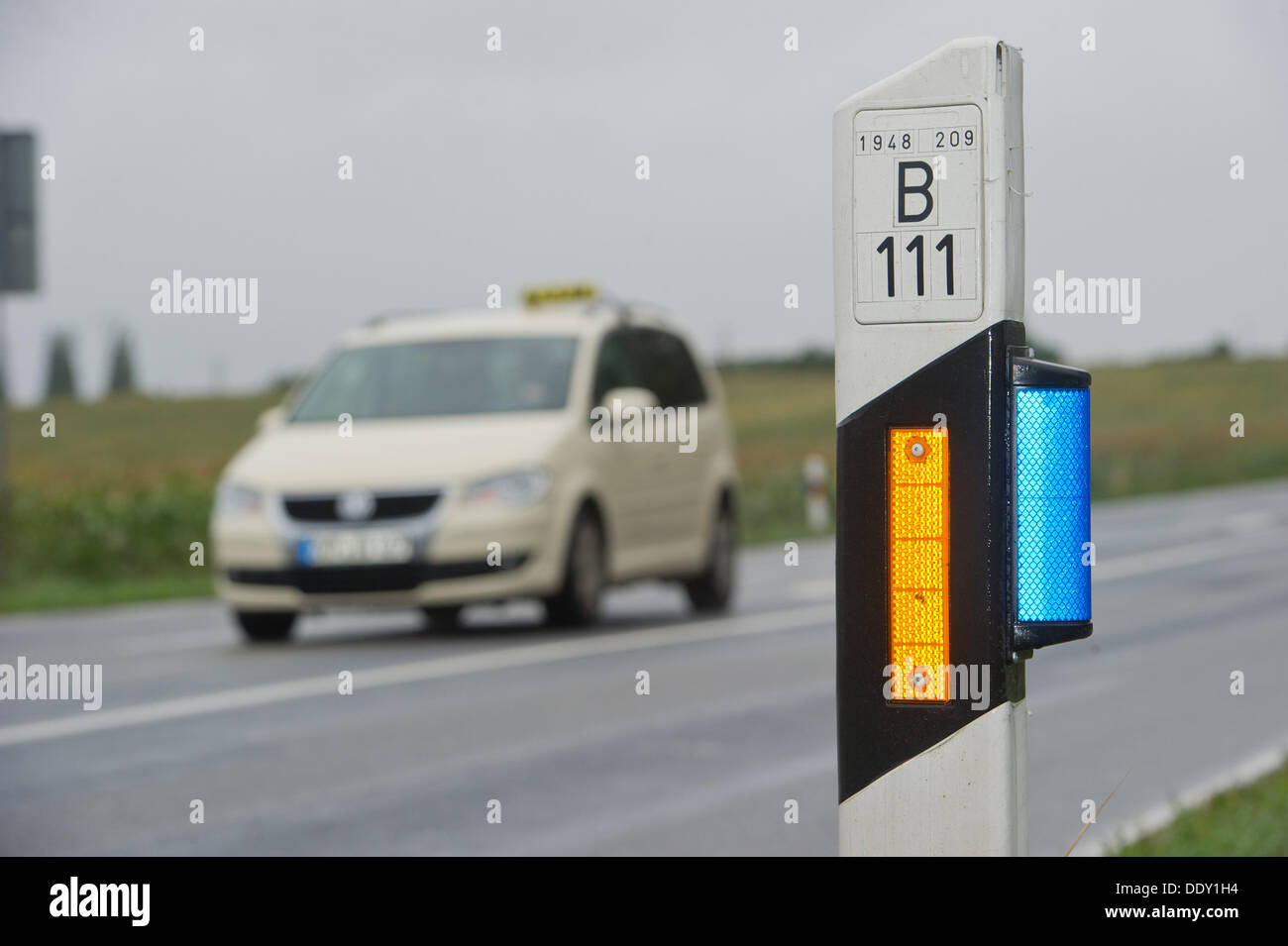 Road marker post with reflectors hi-res stock photography and images ...