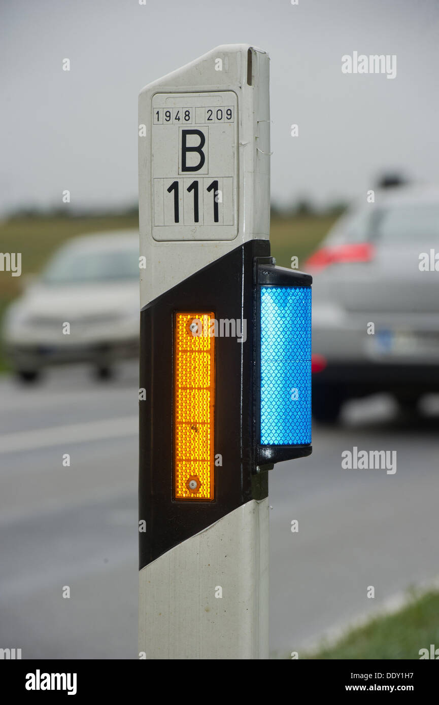 Road marker post with reflectors hi-res stock photography and images ...