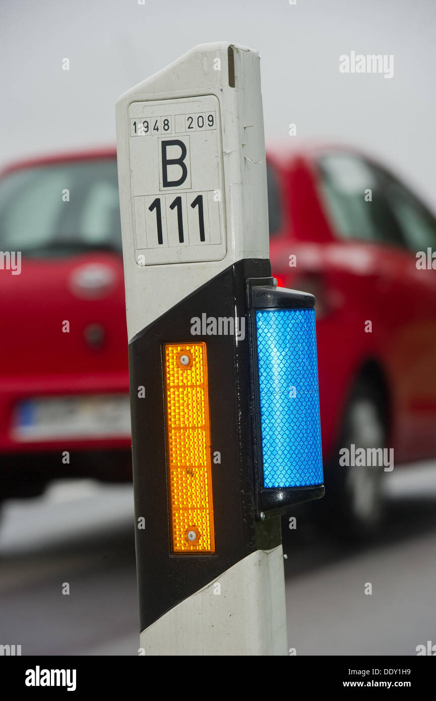 Road marker post with reflectors hi-res stock photography and images ...