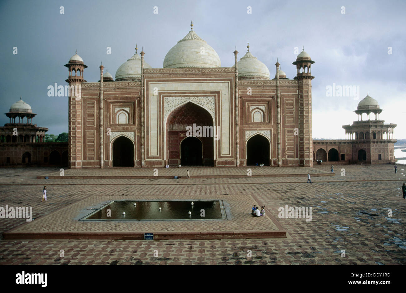 Taj mahal 1631 mausoleum hi-res stock photography and images - Alamy