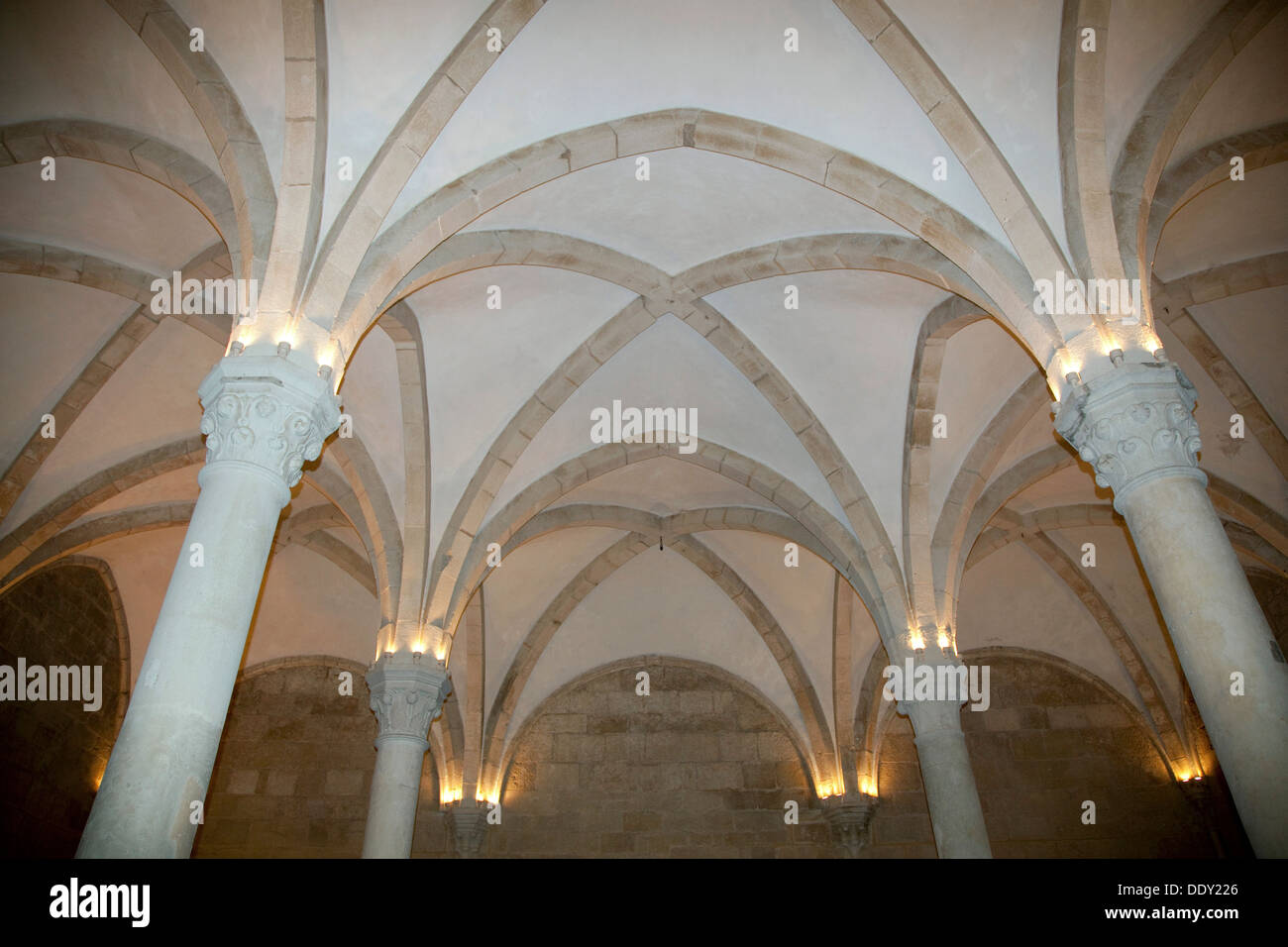 Gothic style ceiling of the refectory, Monastery of Alcobaca, Alcobaca ...