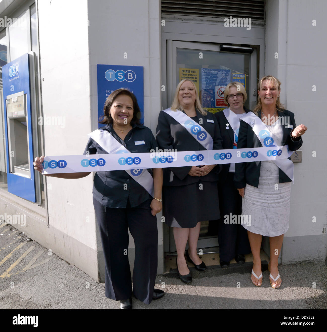 Manchester, UK. 9th Sep, 2013. Staff (Daksha Panchmatia, Susan Murray ...