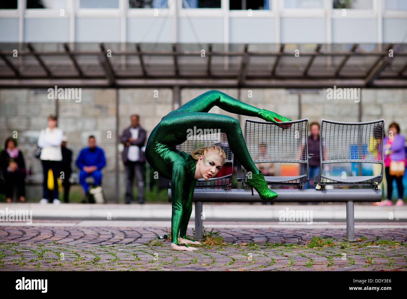 Contortionist zlata hi-res stock photography and images - Alamy