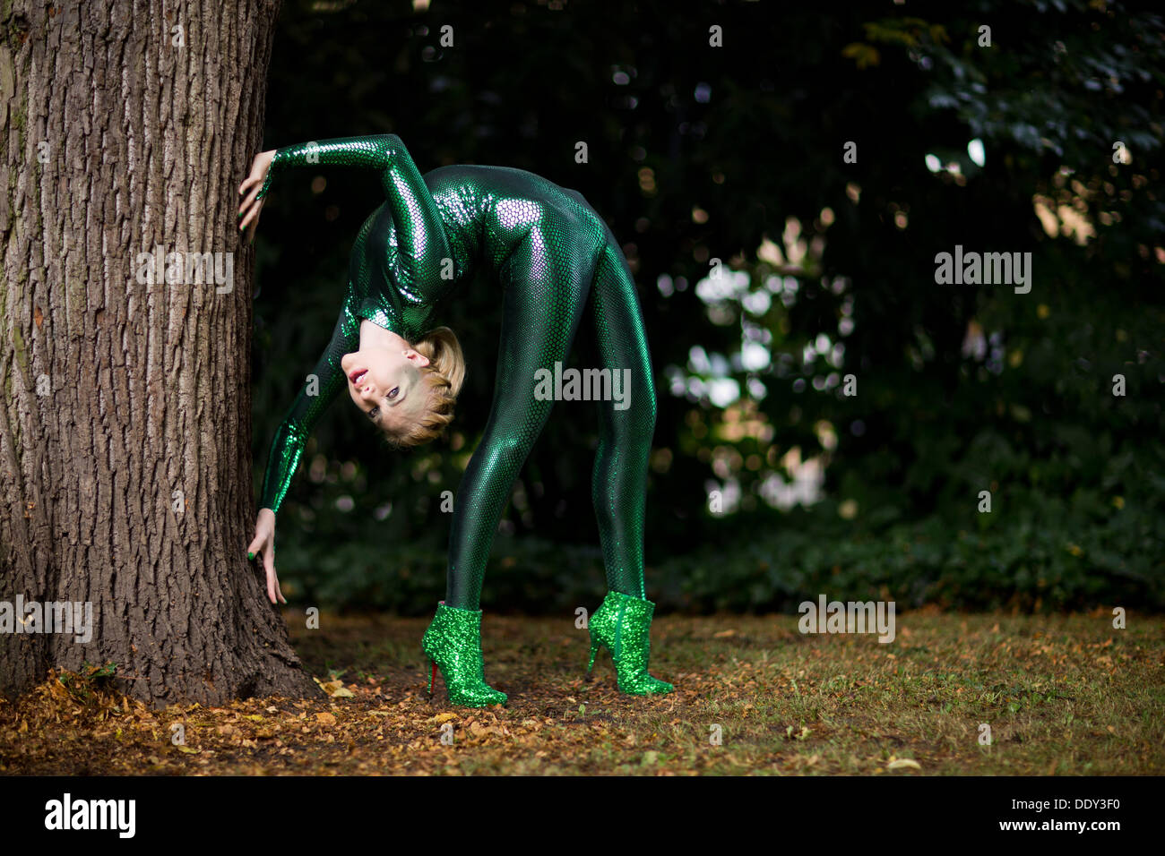 Contortionist zlata hi-res stock photography and images - Alamy