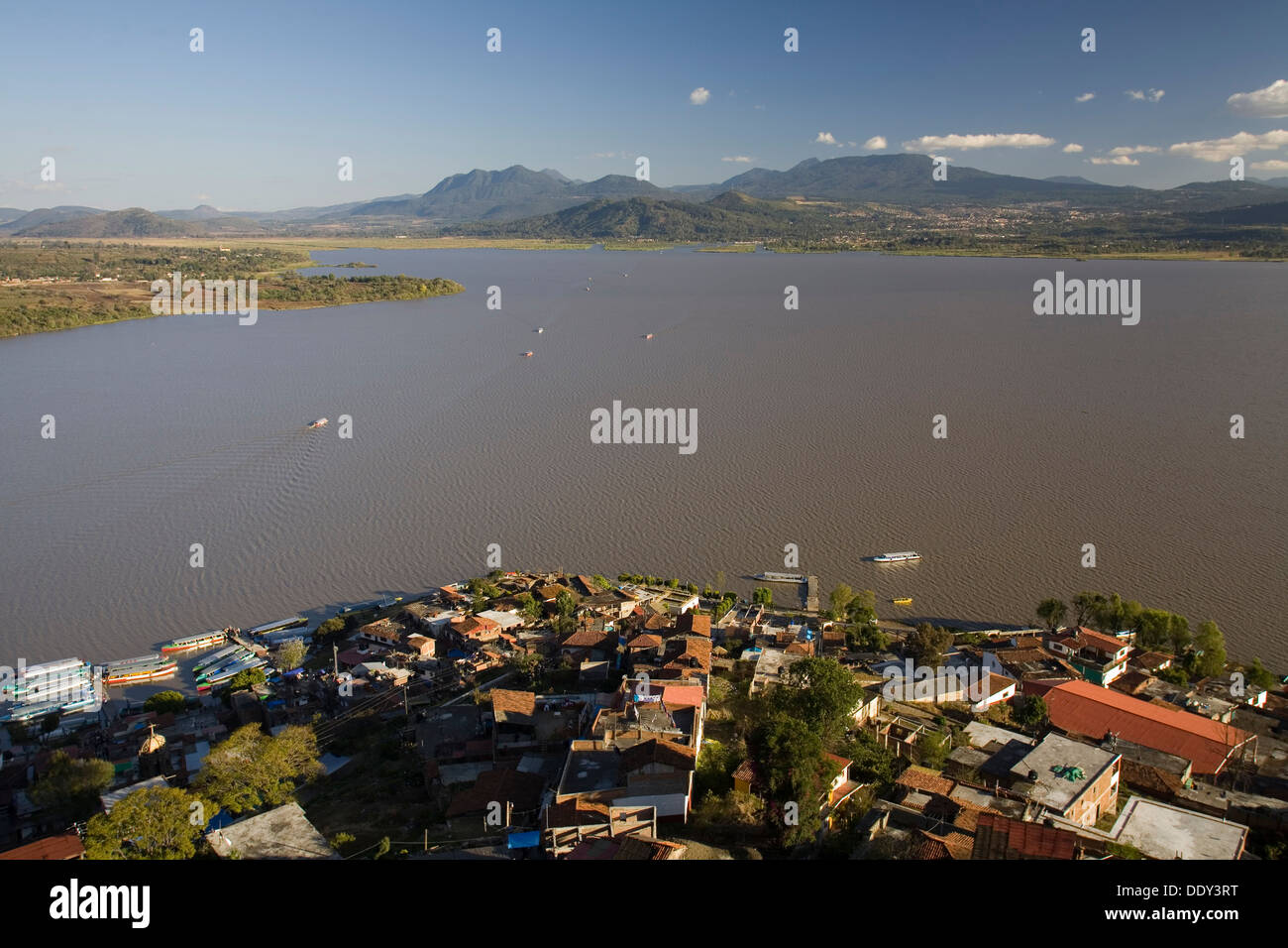 View over Lake Pátzcuaro from the Morelos statue on Janítzio Island ...