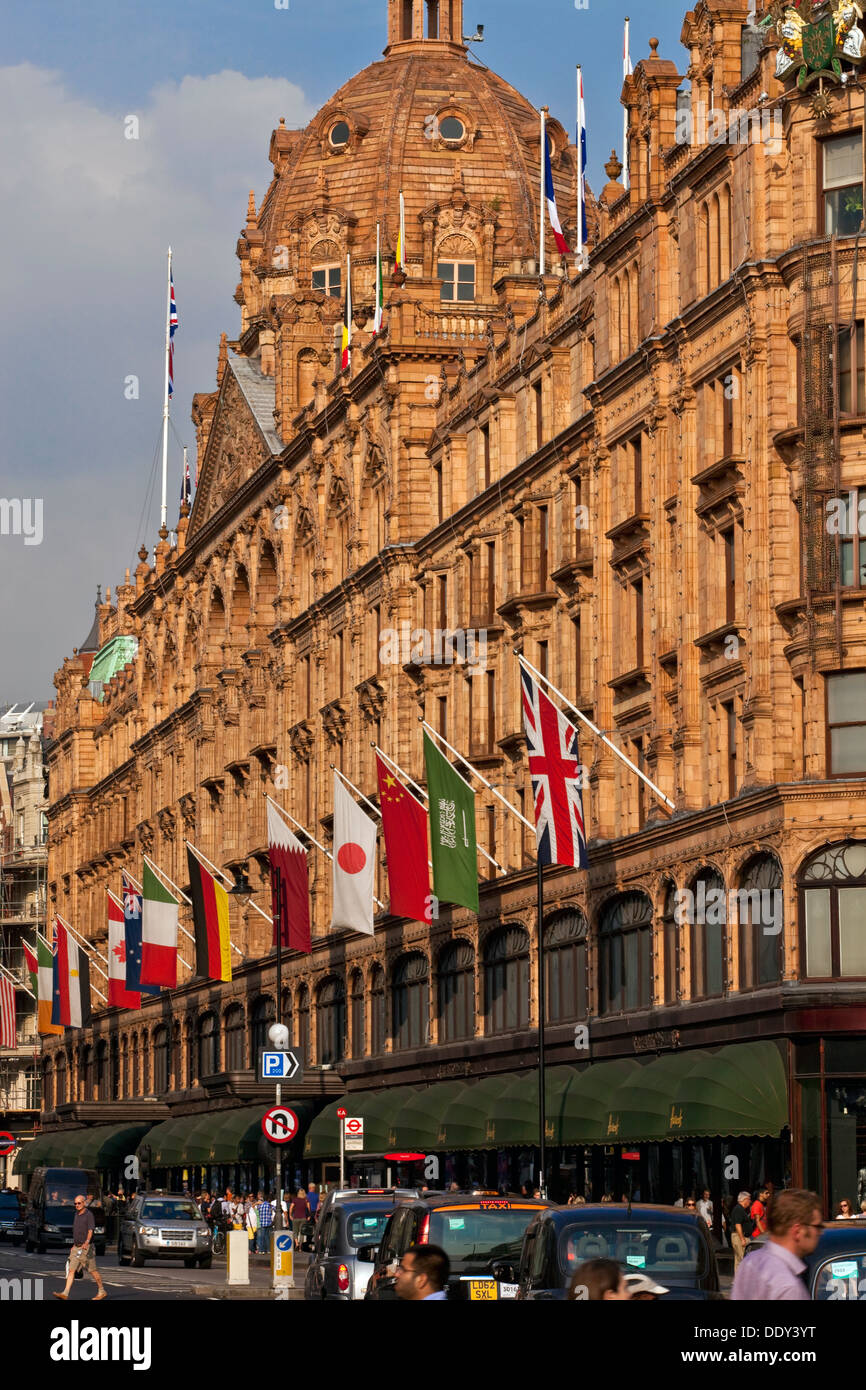 Knightsbridge market hi-res stock photography and images - Alamy