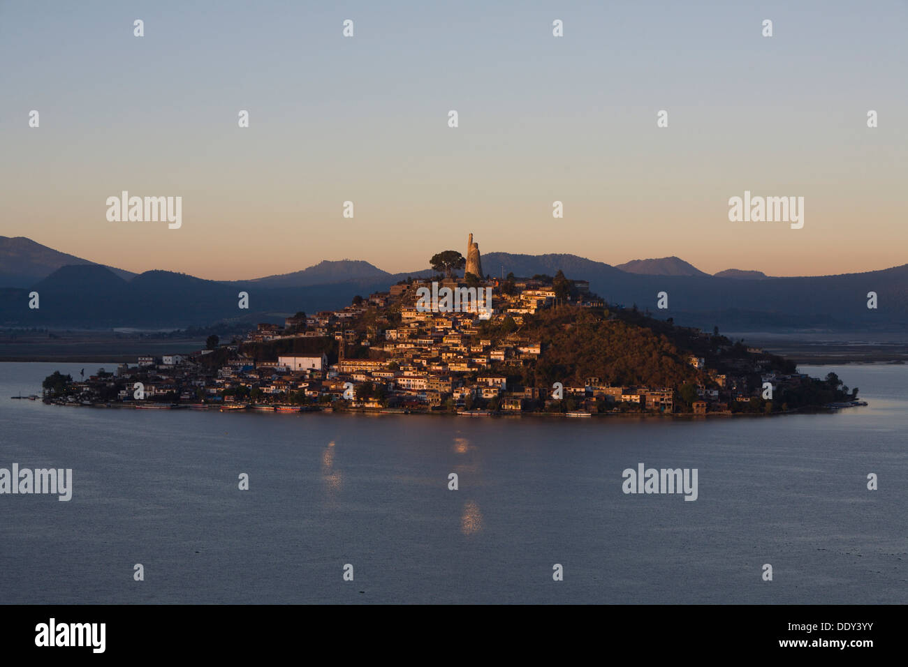 Mexico island janitzio patzcuaro lake hi-res stock photography and ...