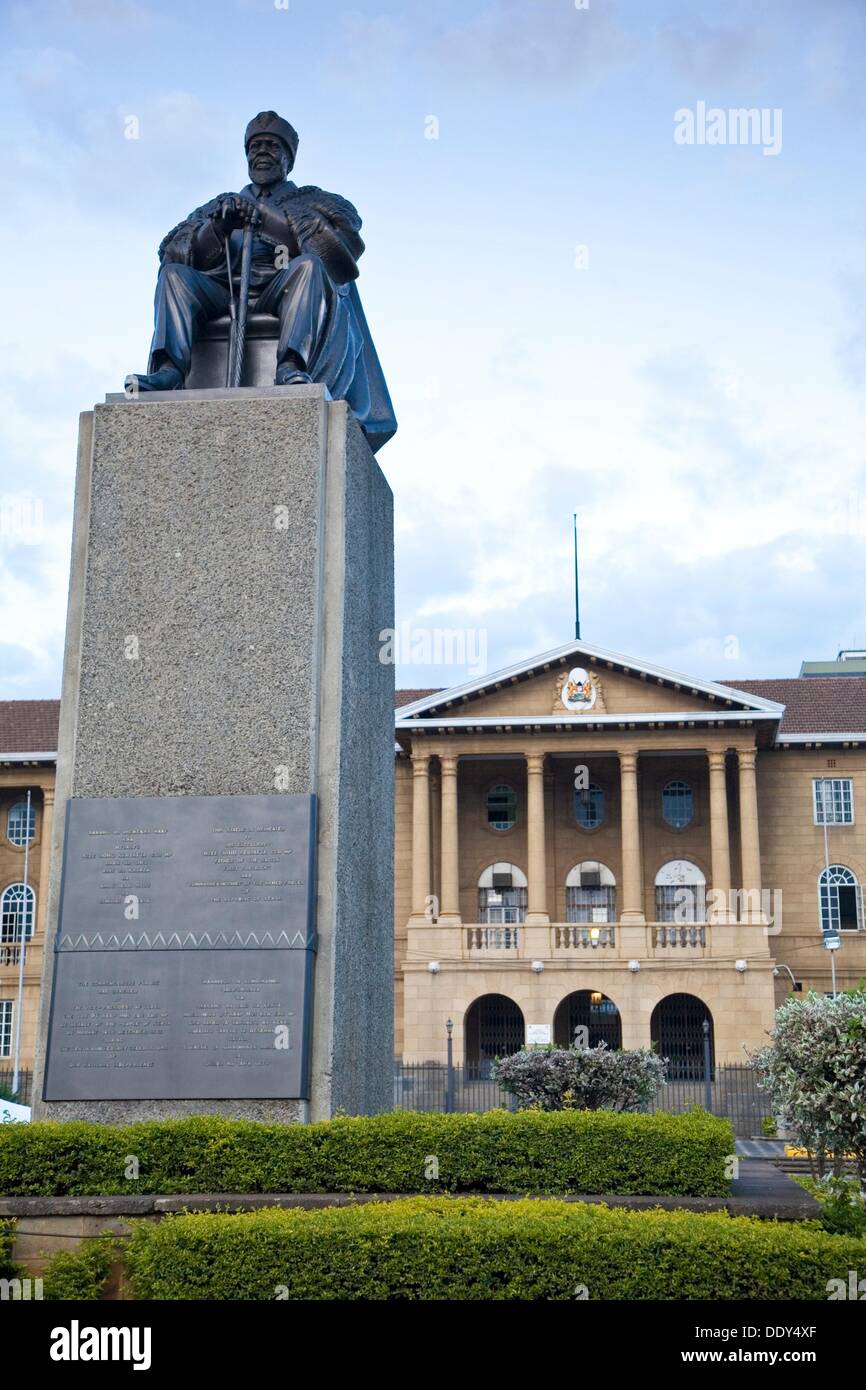 Jomo kenyatta statue hi-res stock photography and images - Alamy