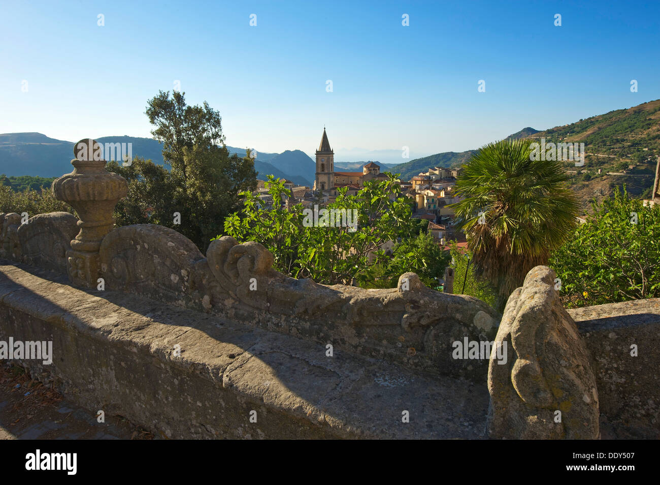Townscape with bench hi-res stock photography and images - Alamy