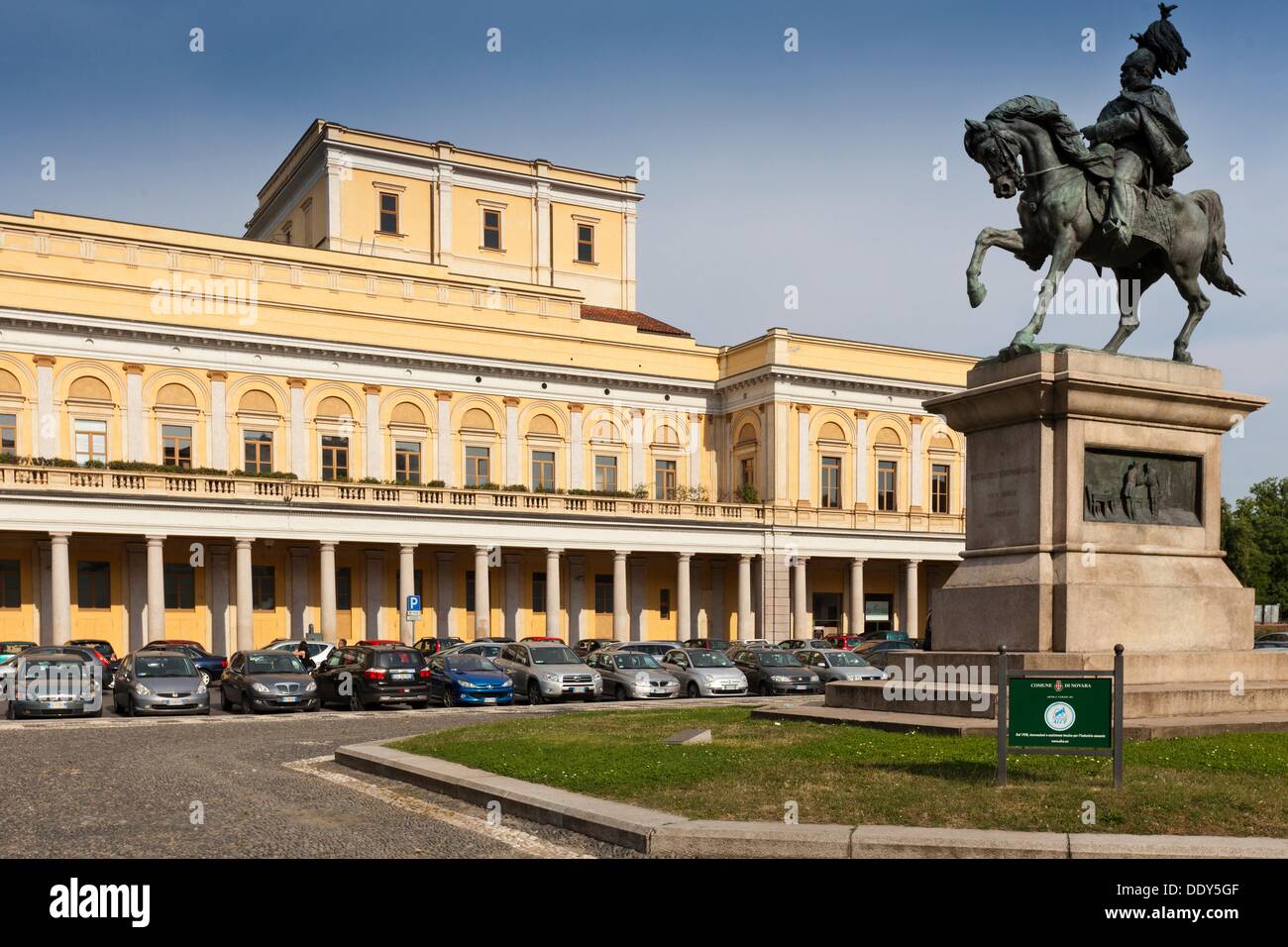 Martyrs Square of Liberty, Statue, Novara, Italy Stock Photo - Alamy