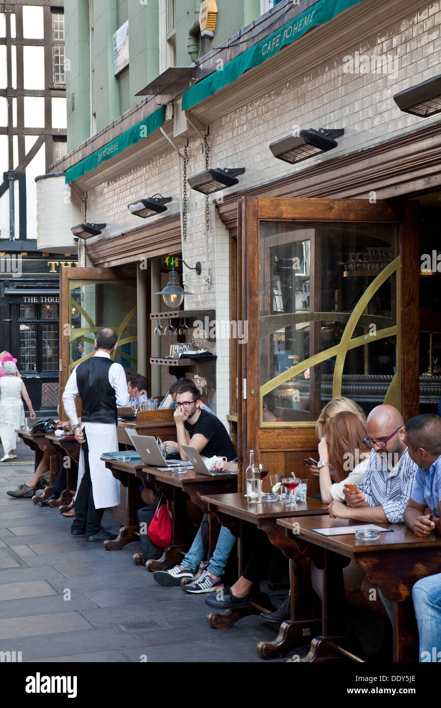 Working with old computers hi-res stock photography and images - Alamy