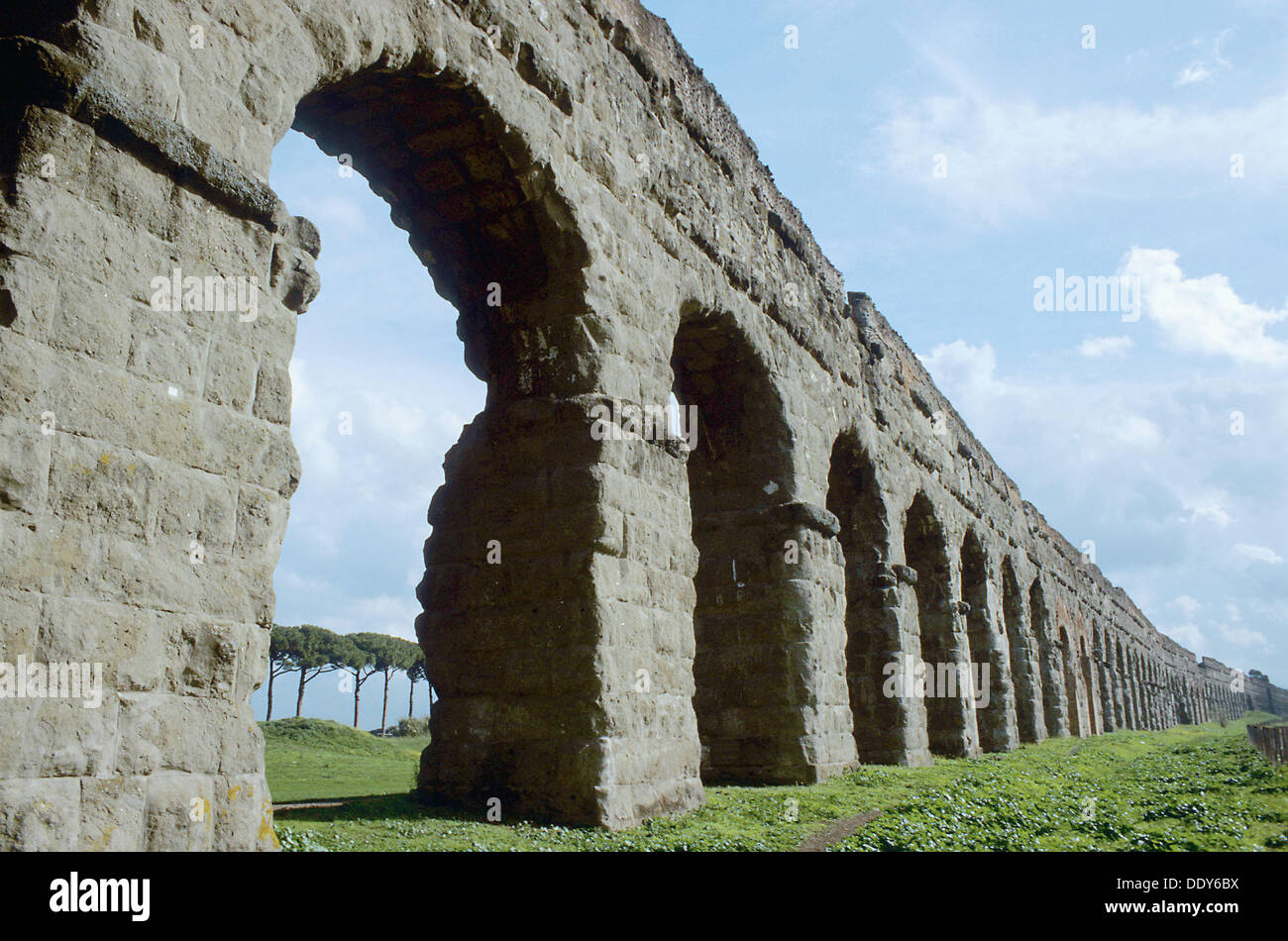 Aqueduct rome hi-res stock photography and images - Alamy