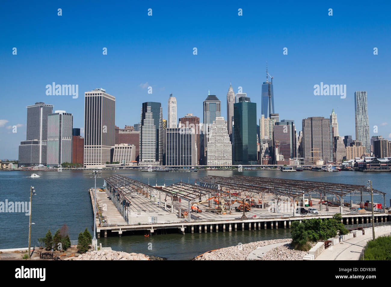 Manhattan skyline from promenade on Brooklyn side - New York, NYC Stock ...