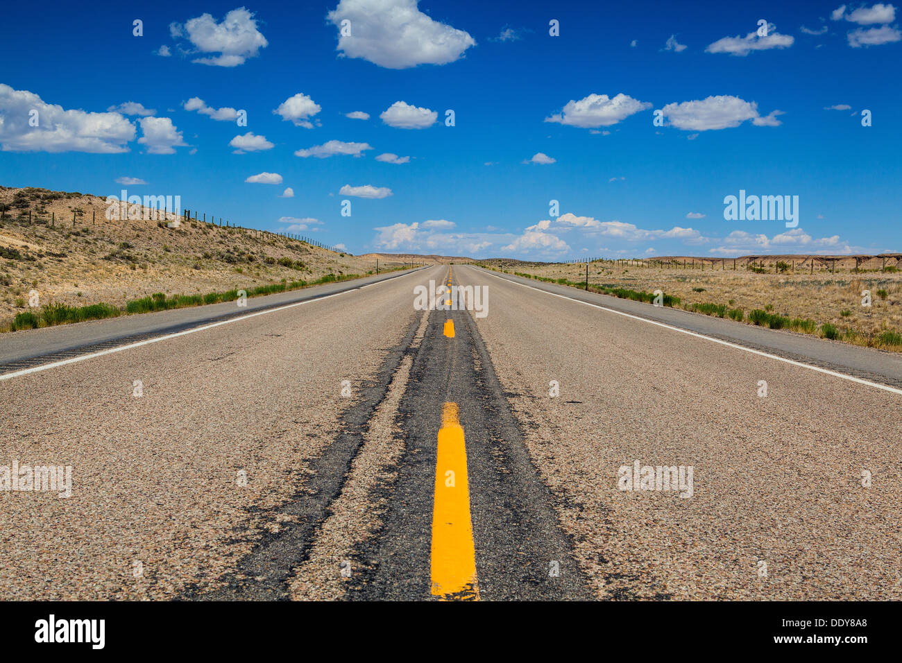 Long highway hi-res stock photography and images - Alamy