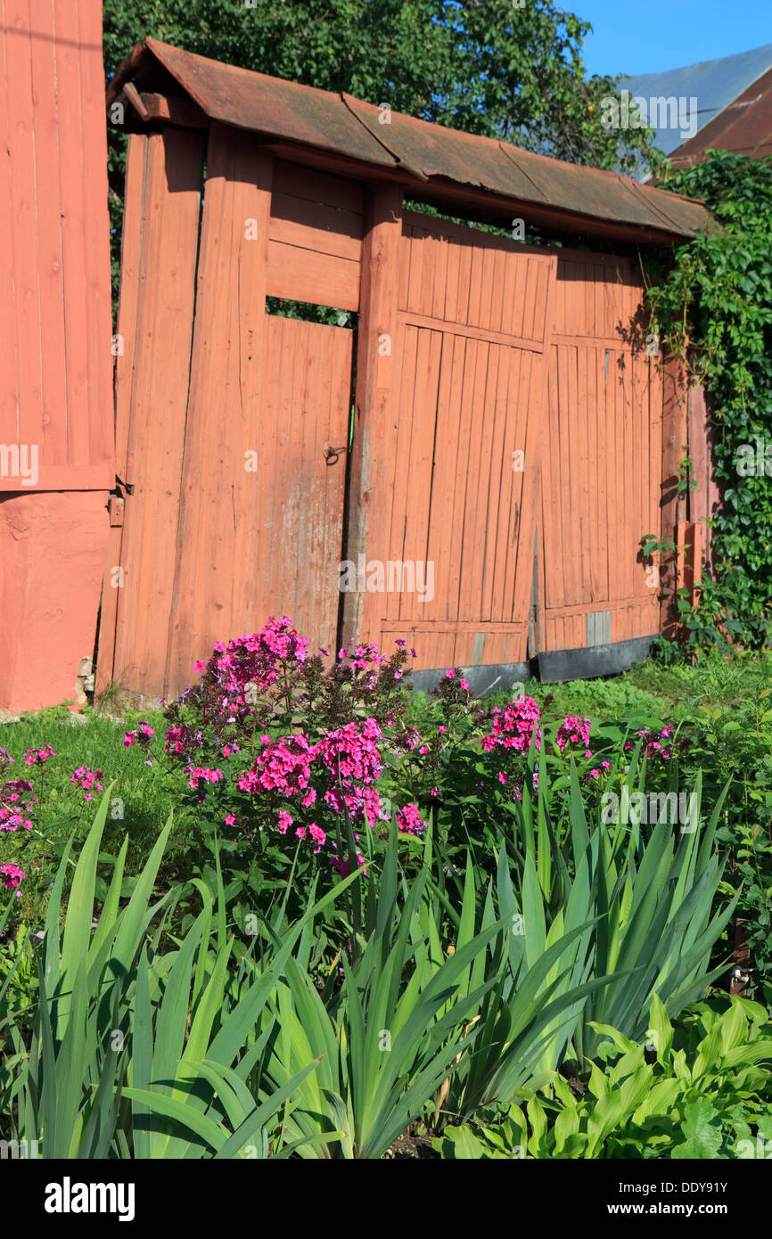 Traditional wooden gate hi-res stock photography and images - Alamy