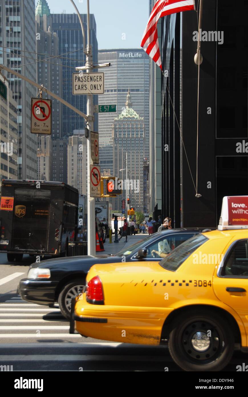 Fifty seventh street hi-res stock photography and images - Alamy