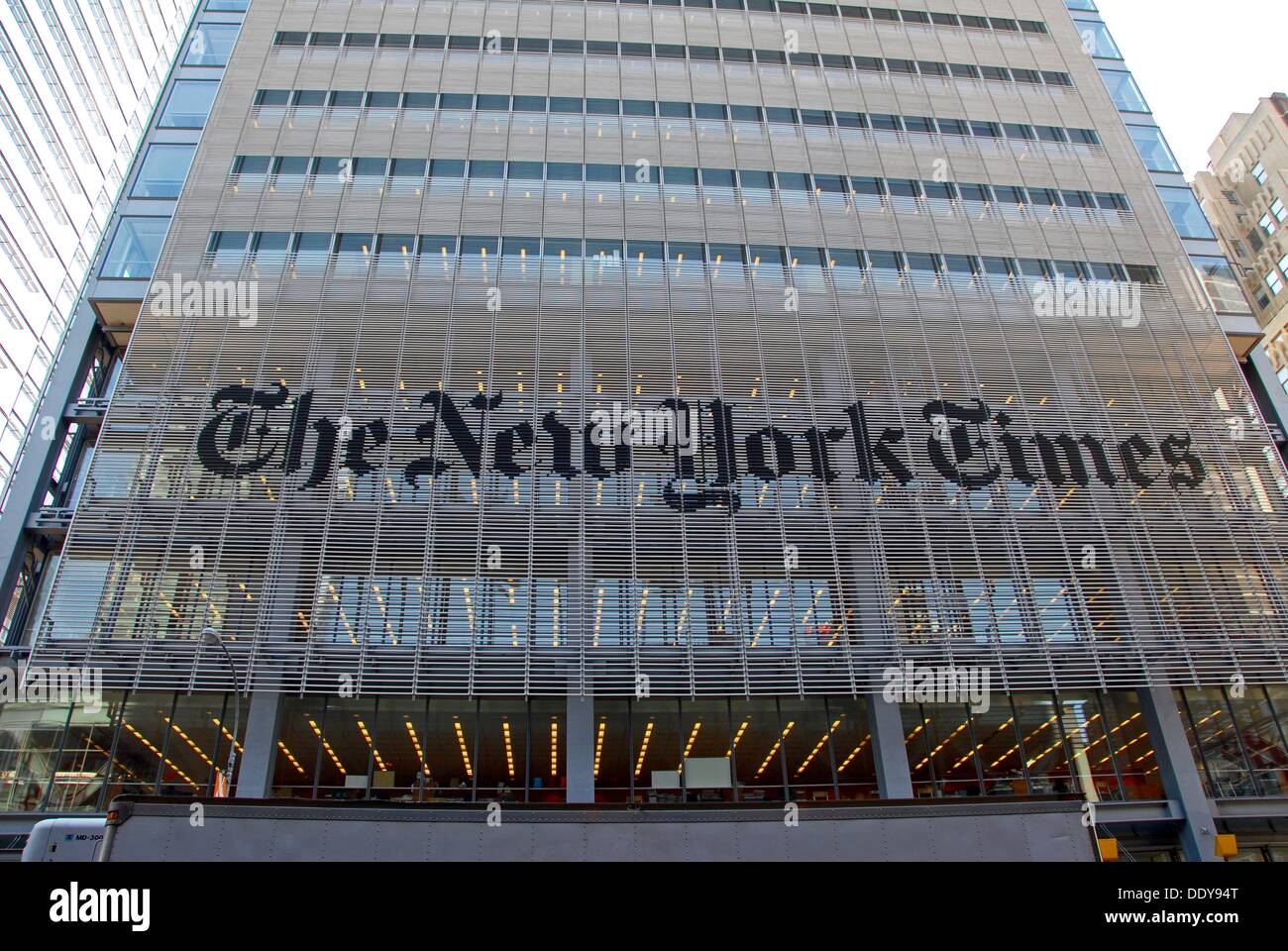 Daily News Building New York High Resolution Stock Photography and ...
