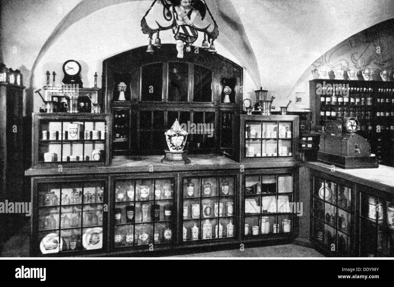 1900s medicine shelf hi-res stock photography and images - Alamy