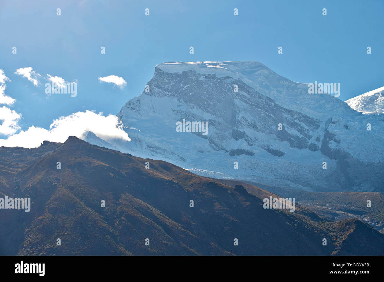 Summit of Huascaranon in the Huascarán National Park, Peruvian Andes ...